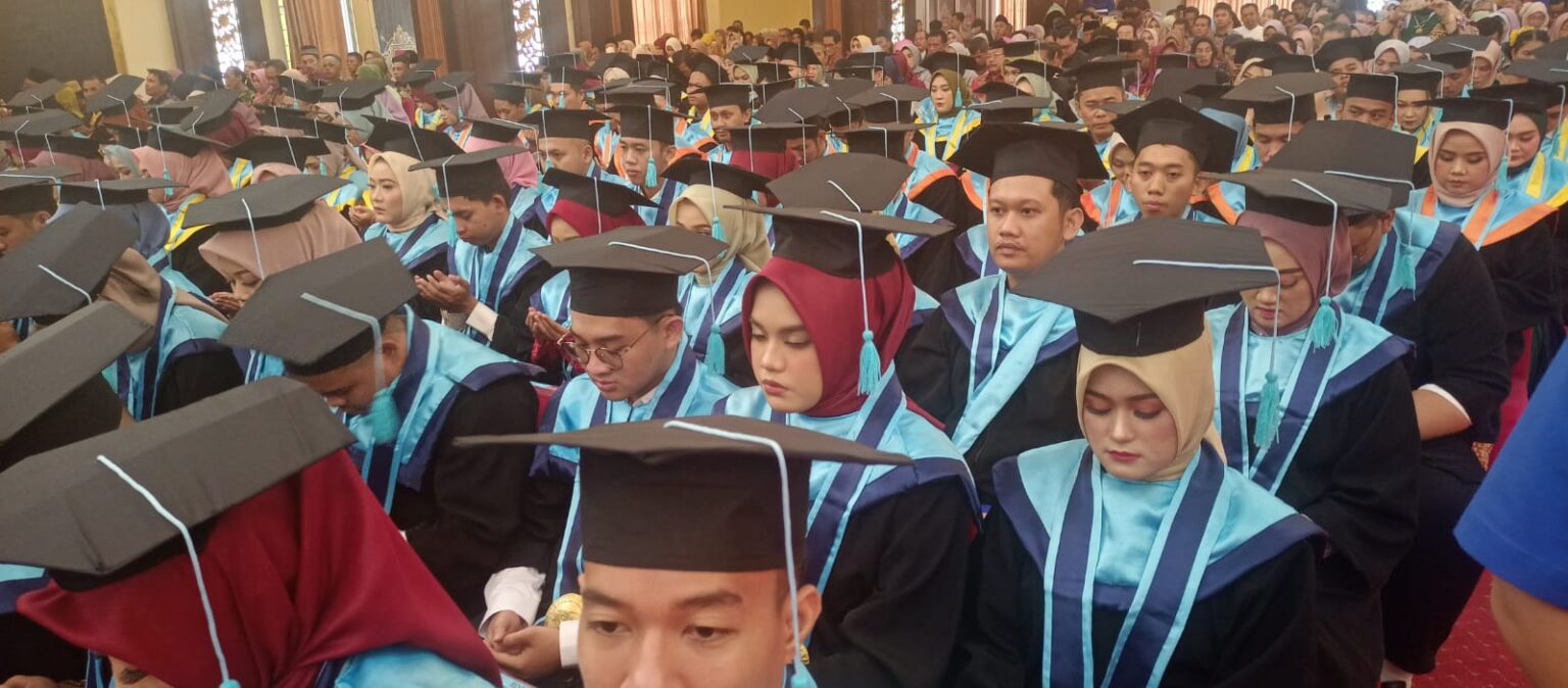Sidang Senat Terbuka, 244 Lulusan Universitas Indo Global Mandiri Ikuti Prosesi Wisuda ...