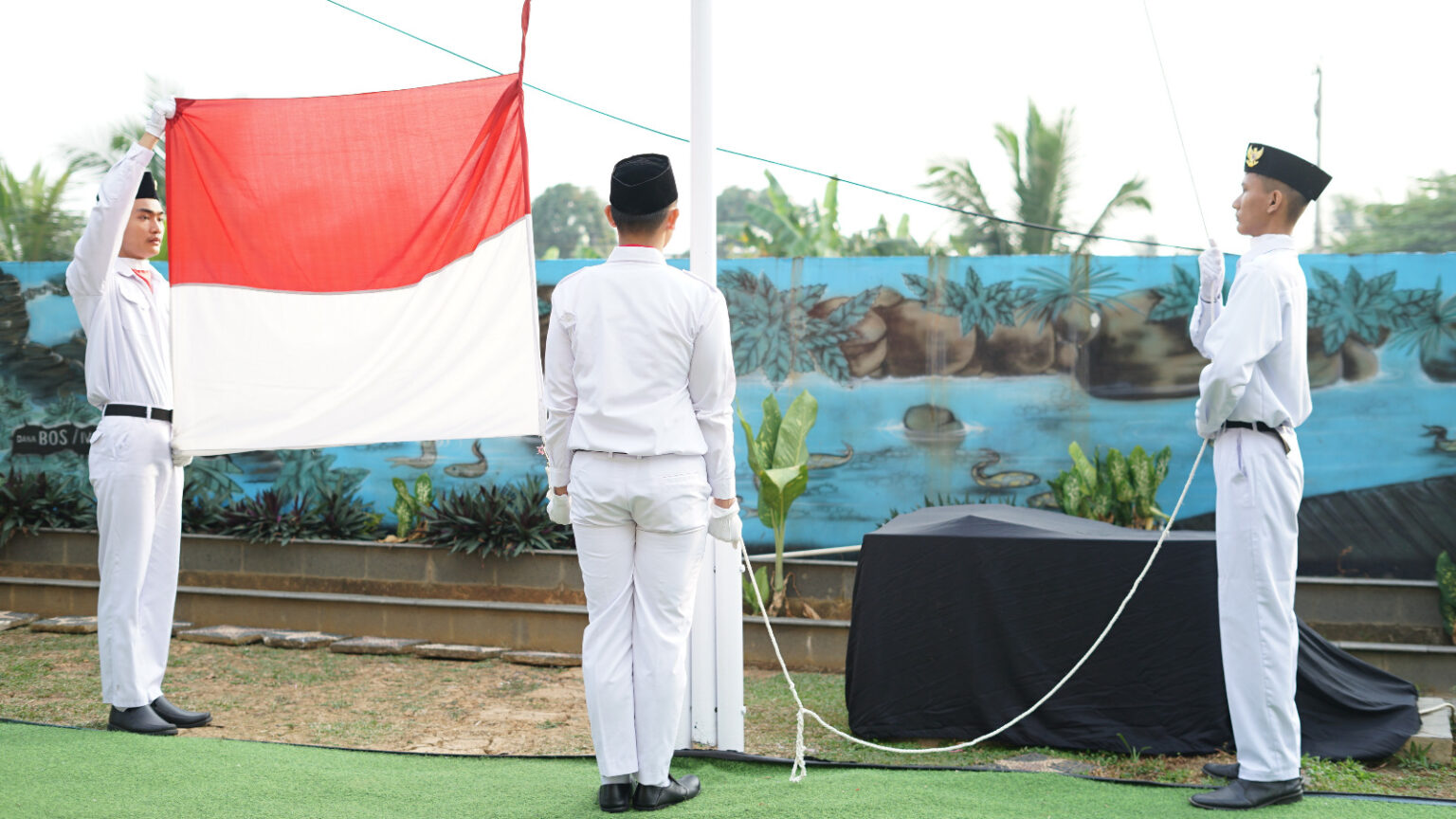 Upacara Pengibaran Bendera HUT RI 2024 TK, SD, SMP LTI IGM dan SMA LTI ...